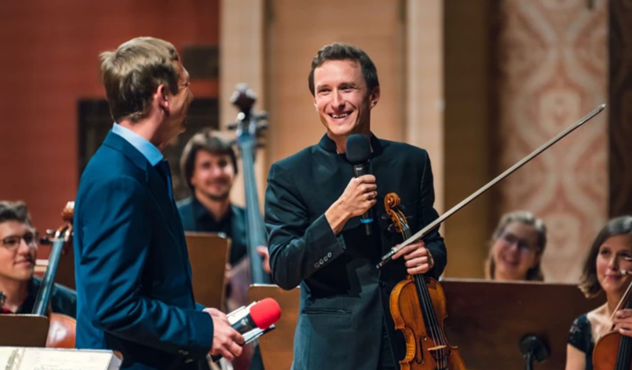 Harry Christopher wins music award - The Sixteen