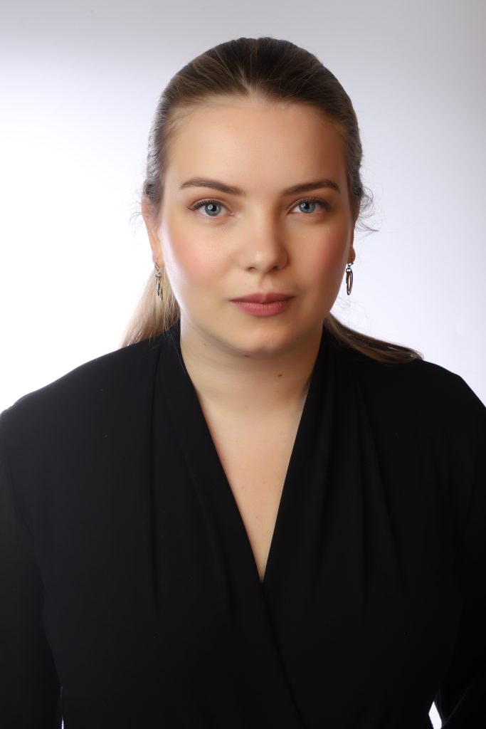 Emma Warren - The Sixteen